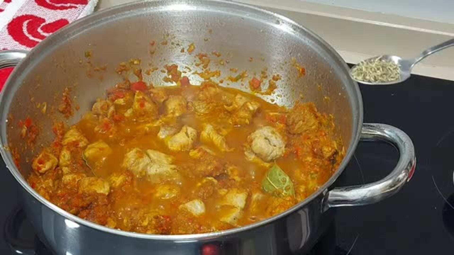 Carne con tomate muy tierna | Hoy