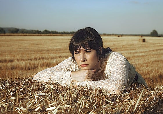 Chloé Bird lanza su nuevo disco: «Es lo más honesto que he hecho hasta ...