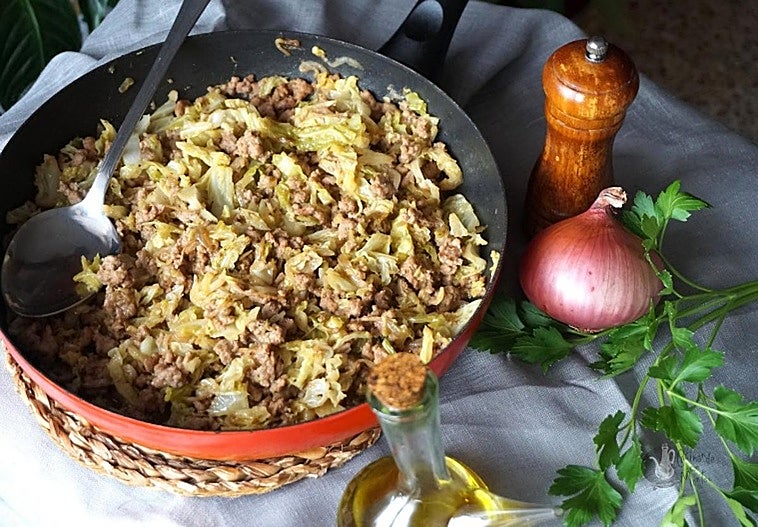 Salteado de repollo con carne | Hoy