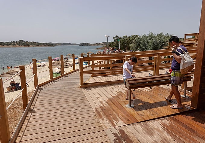 Temporada Alqueva: Más barcos y piscina flotante en Cheles frente a ...