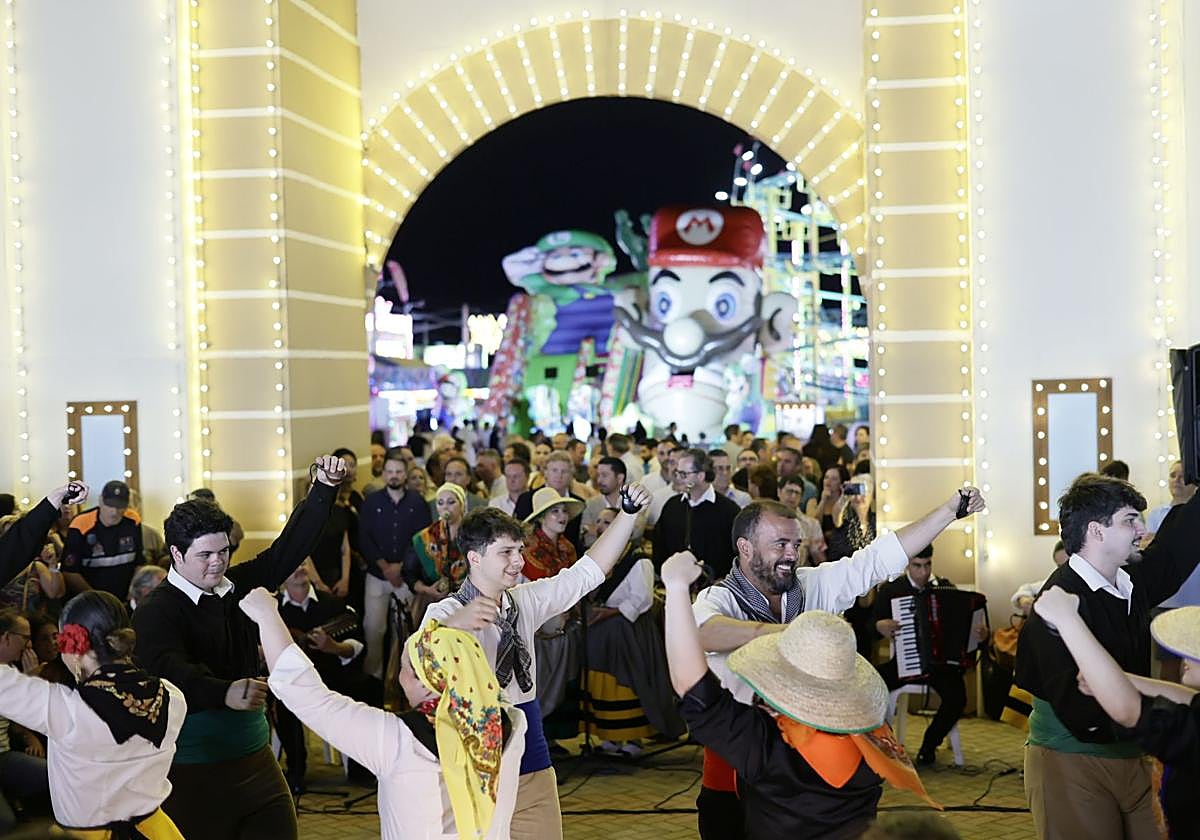 Fotos | Ambiente del primer día de la Feria de San Juan de Badajoz 2026 ...