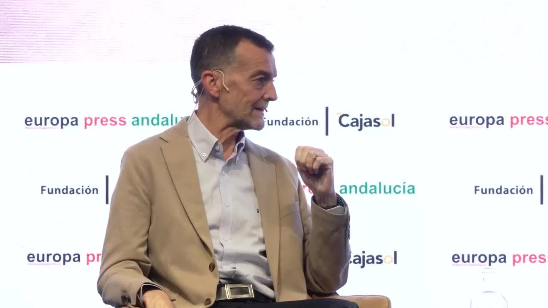 Maíllo pide "máxima transparencia" a la Junta y el Gobierno: "La ...