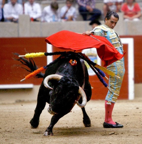 Iván Fandiño abre la puerta grande tras una importante faena en ...