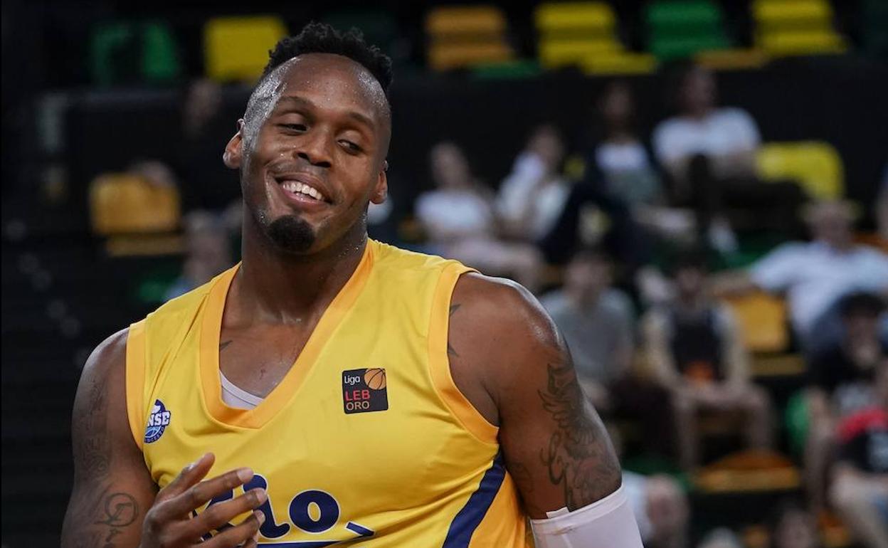 Earl Watson cierra el juego interior del Covirán Granada | Ideal