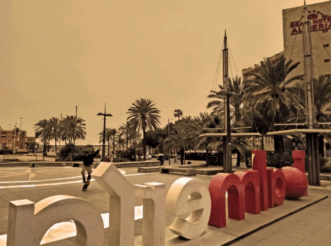 Calima en Almería | Celia hace de Almería una foto en sepia | Ideal