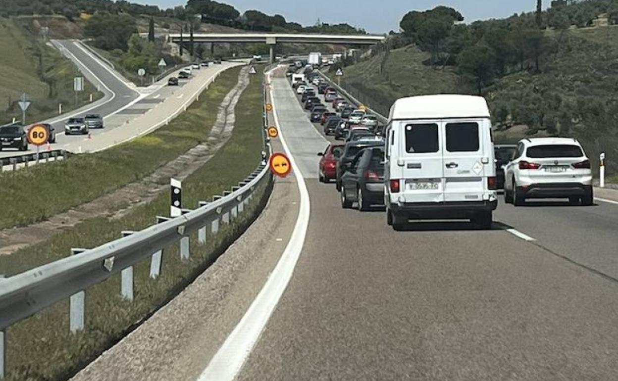 Diez kilómetros de retenciones en la A4 a su paso por La Carolina y ...