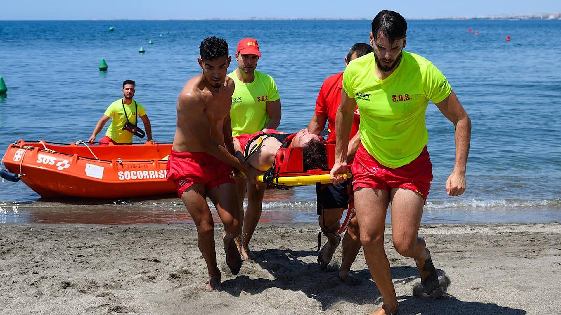 Almería | Comienza el horario de verano en las playas de la capital ...