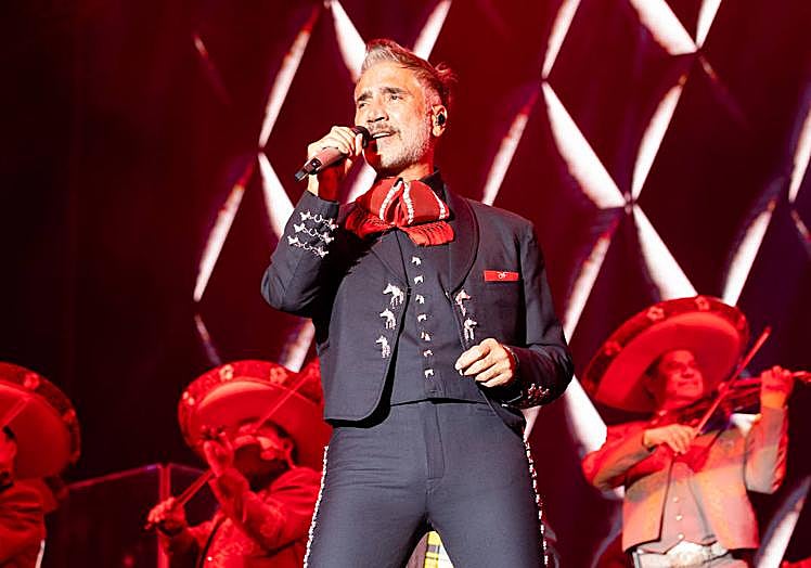 Alejandro Fernández emociona en Almería con sus rancheras al amor y el ...