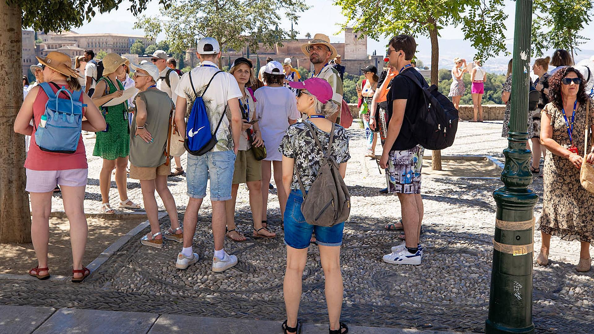 Turismo en Granada: El Albaicín pide a los guías turísticos que se ...