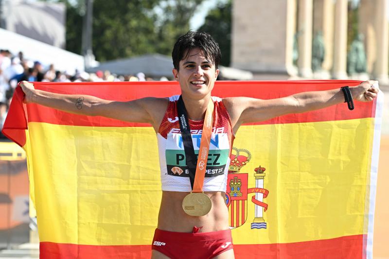 La Casa Real y los políticos, rendidos al éxito de María Pérez ...