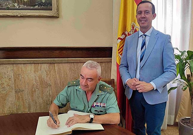 Despedida al general Marín Elvira, hasta ahora jefe de La Legión en ...
