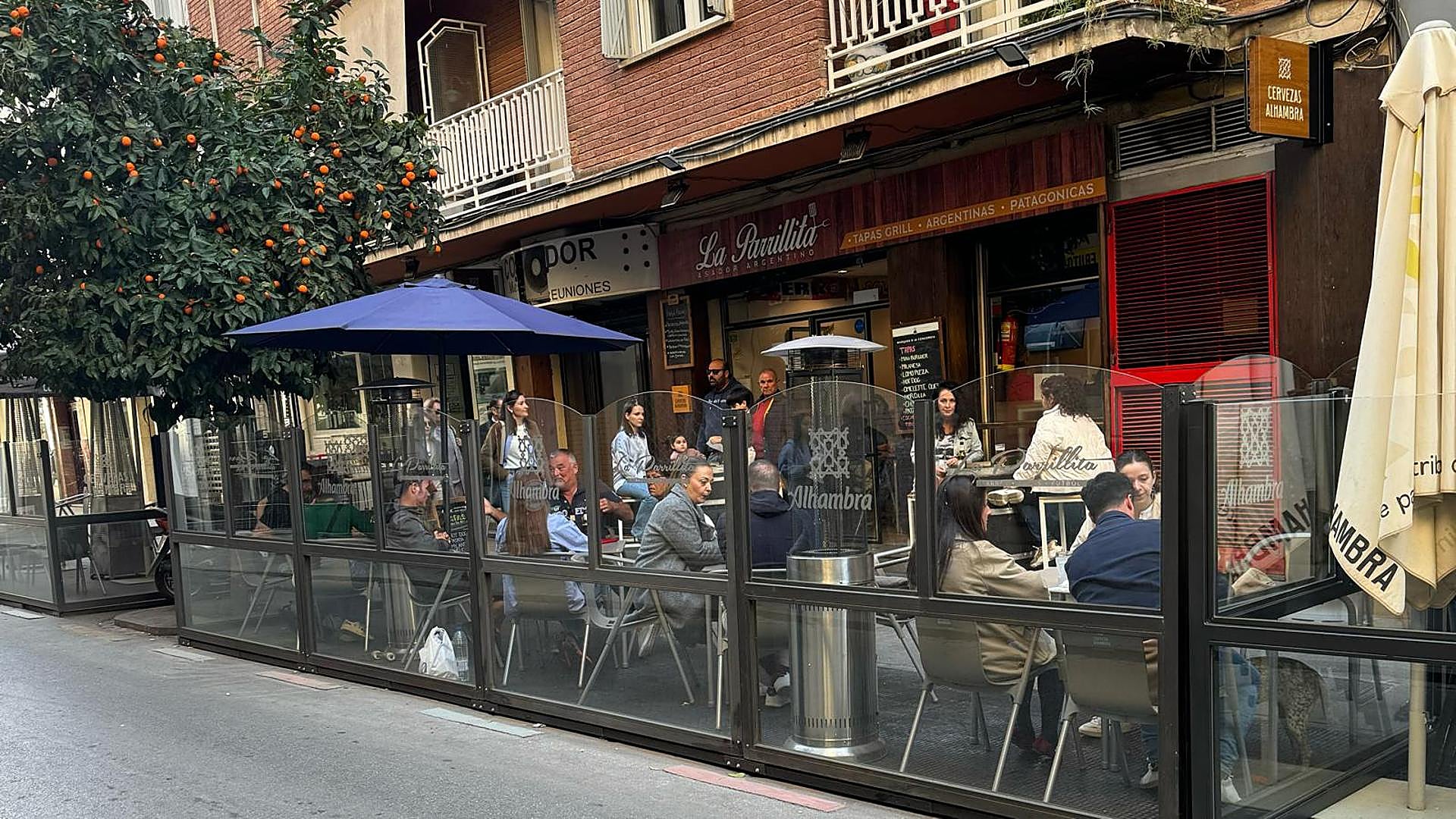 Bares: La curiosa historia tras un conocido bar de Granada que le salvó ...
