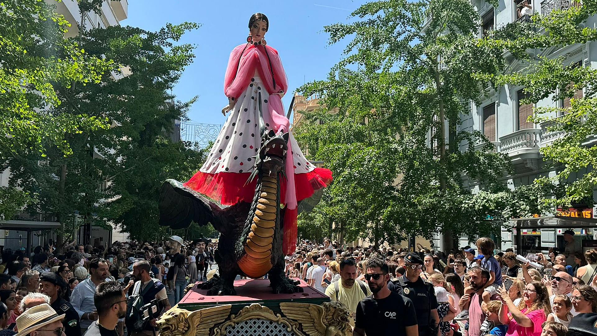 Así ha sido el desfile de la Tarasca por las calles de Granada | Ideal
