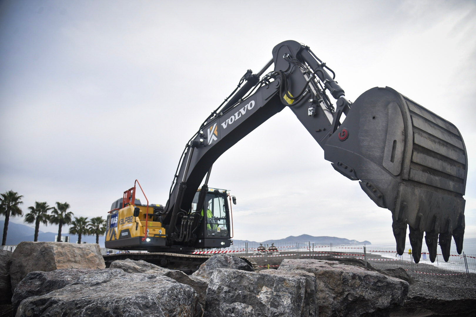 Así ha sido el inicio de las obras del espigón en la Costa Tropical | Ideal
