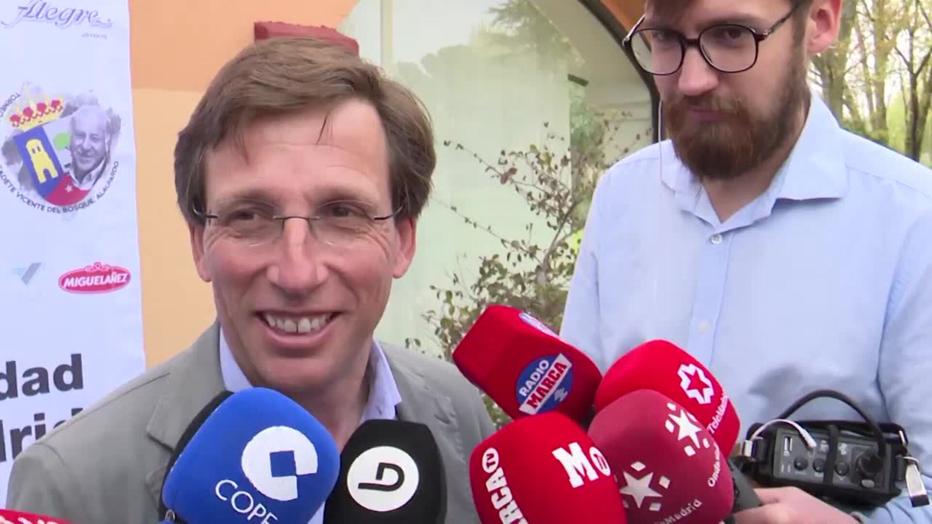 Almeida protagoniza su último acto a 24 horas de su boda con Teresa ...