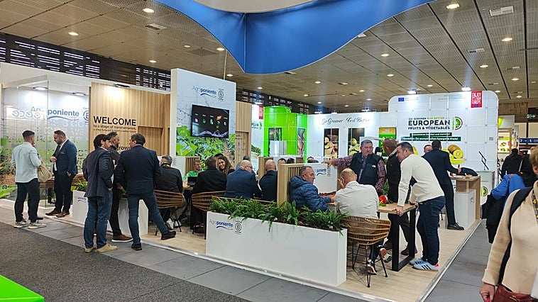 Agroponiente recibe a clientes y profesionales en el mayor stand de su ...