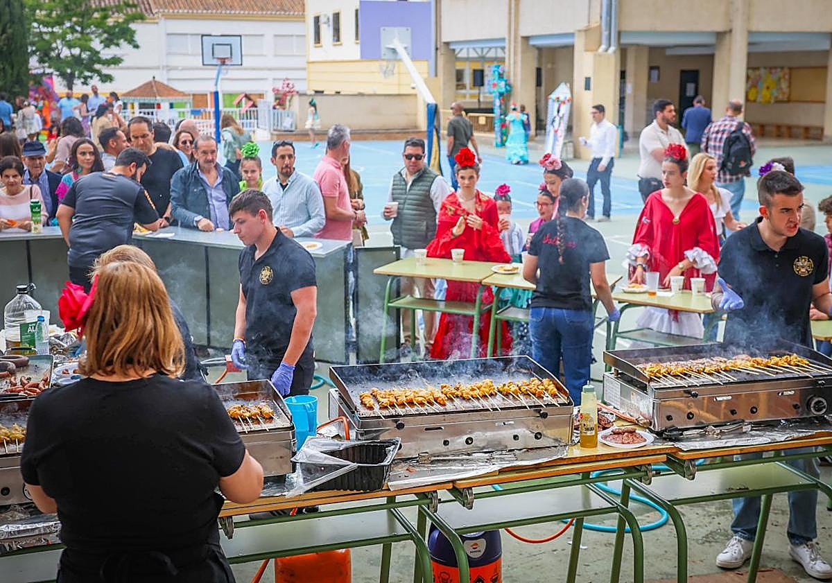 Los mosqueteros de la tortilla del Día de la Cruz | Ideal