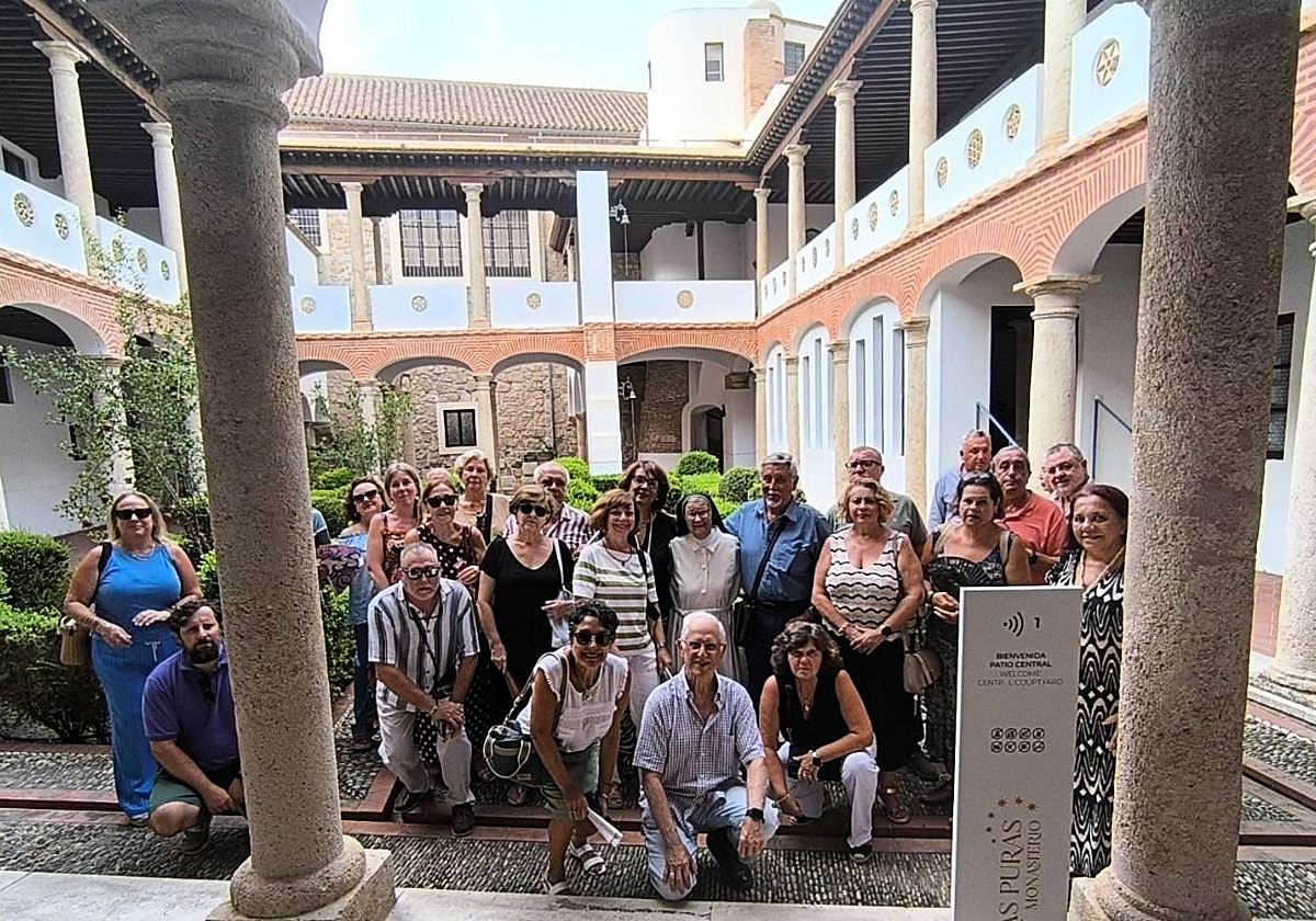 La abadesa de Las Puras recibe a Amigos de la Alcazaba | Ideal