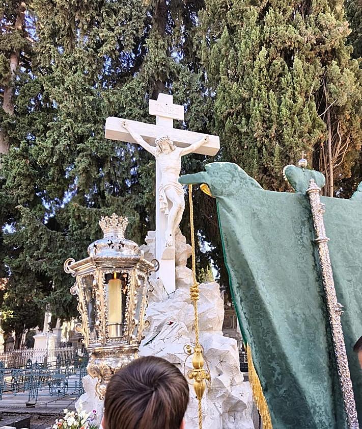La hermandad de la Esperanza reza el Rosario de las Ánimas en el ...