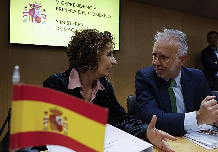 Montero, abierta a vincular la financiación a la vivienda, pero ...