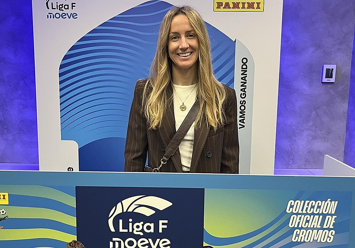 Lauri Requena 'celebra' con los cromos de Panini sus 350 partidos en el ...