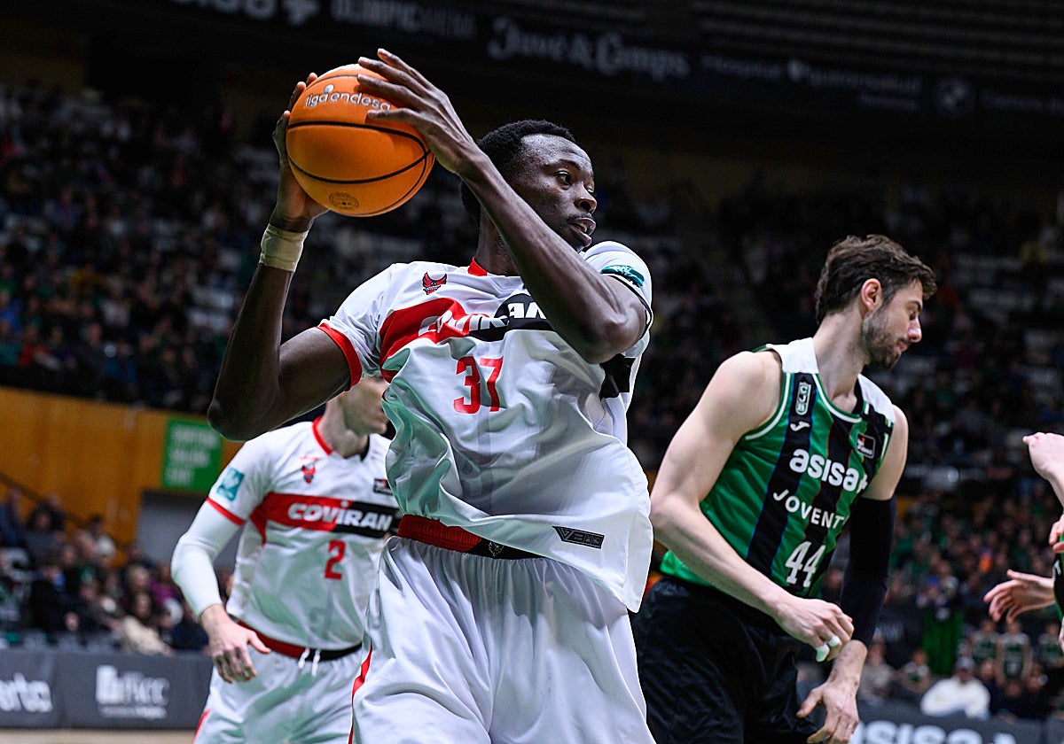 Jassel Pérez y Amida Brimah destacan en recuperaciones y tapones | Ideal