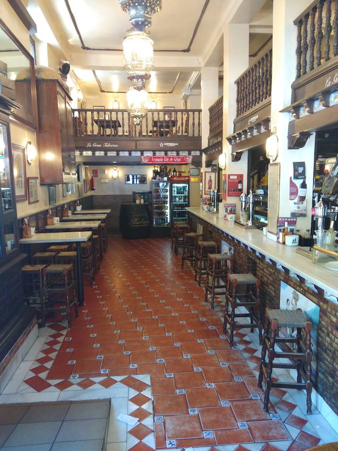 La gran taberna sirve caldos de la tierra | Ideal