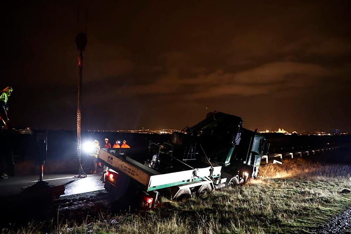 El vuelco de un camión provoca retenciones en la carretera de Matilla de los Caños | La Gaceta ...