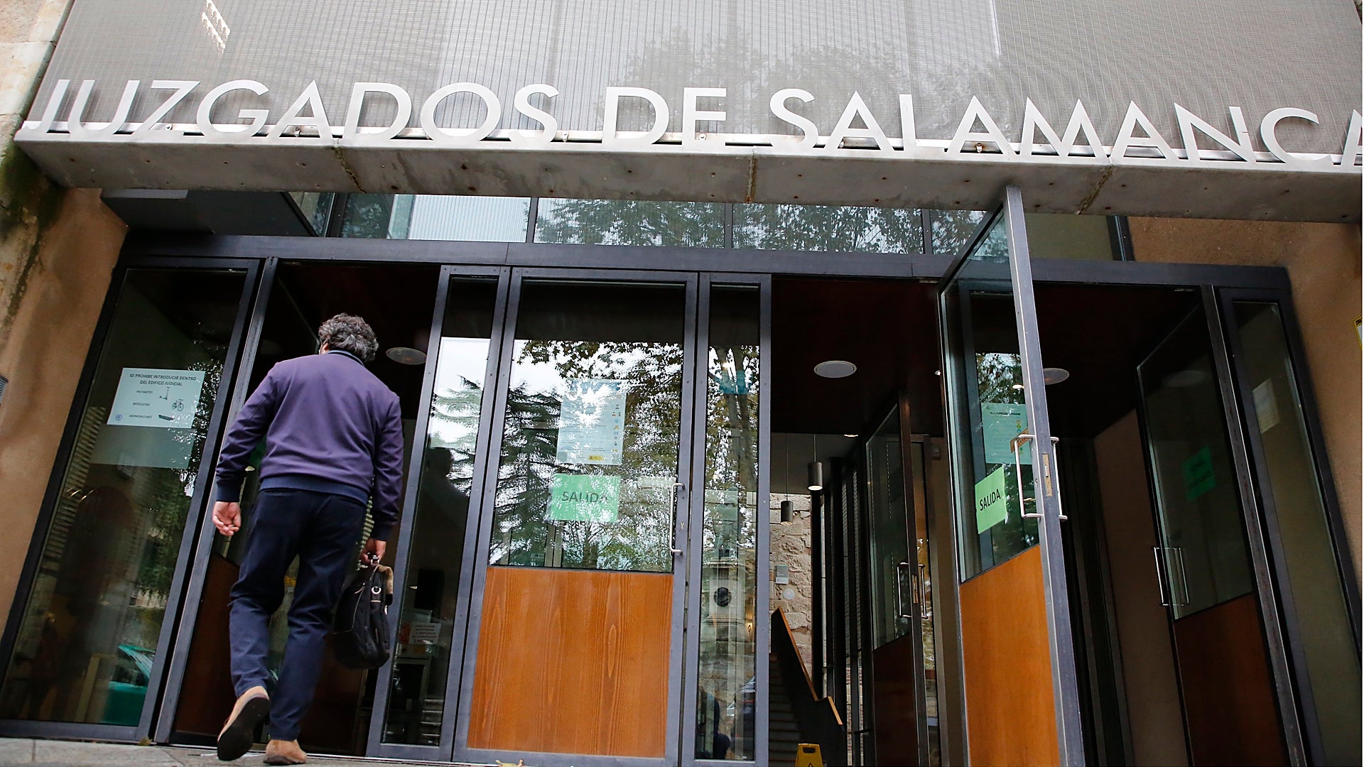 El reincidente acusado de un pase de droga declara que hablaba con un ...