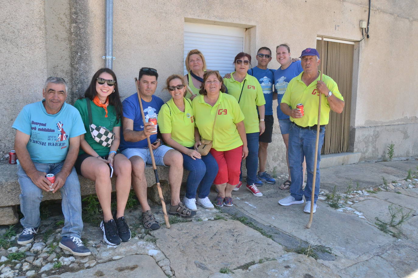 Vibrante y raudo paso de Valdefresno por las calles de Hinojosa | La ...