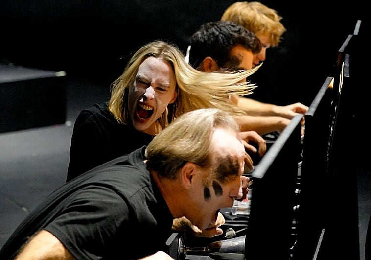 Ashley mariel sánchez an stunning Brazilian woman, looks