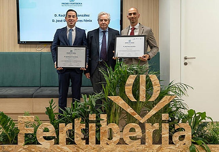 El profesor de Microbiología Raúl Rivas, galardonado en los Premios ...