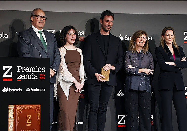 Mario Ruiz-Tagle, CEO de Iberdrola España, entrega el Premio Zenda ...
