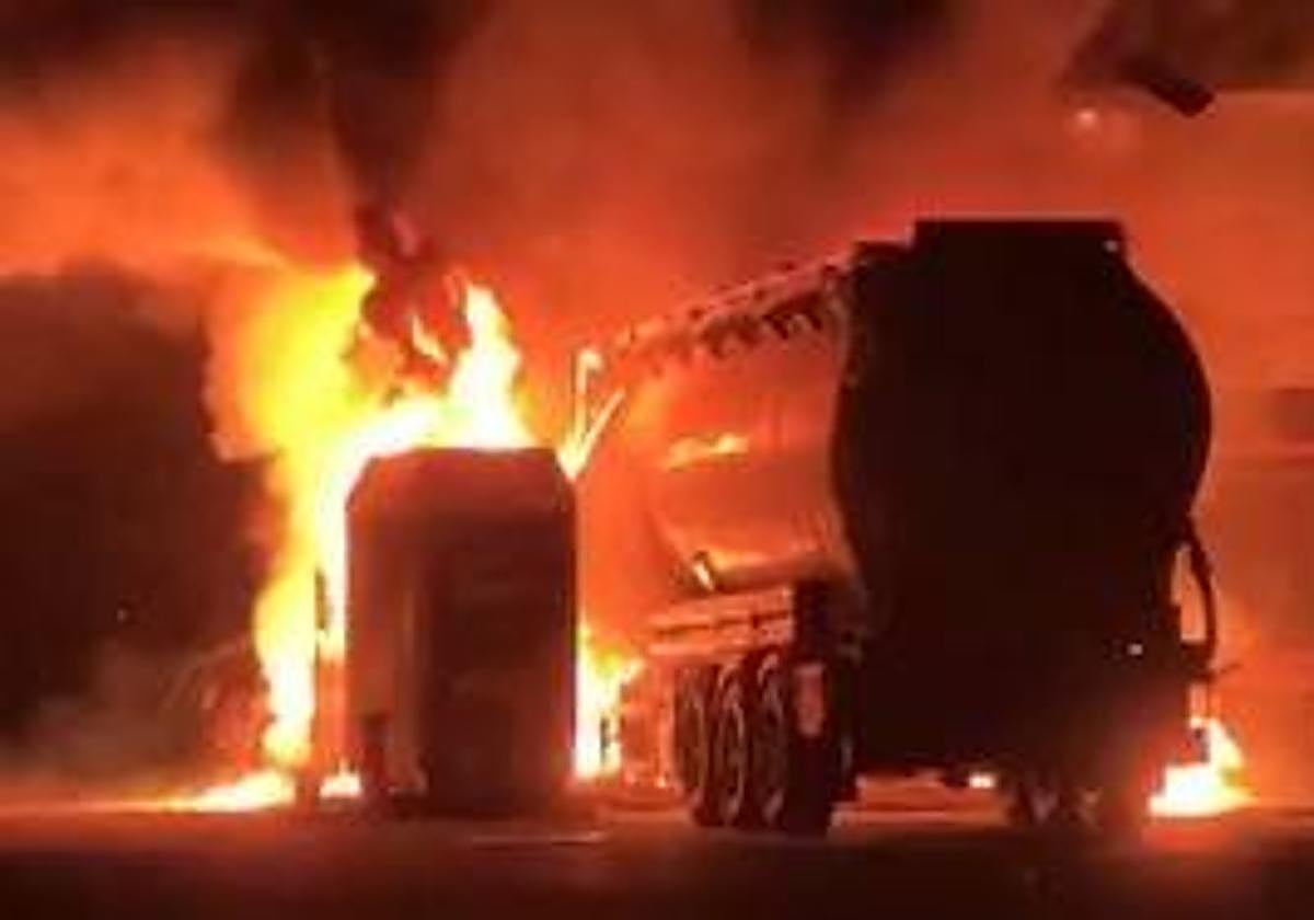 Susto monumental en una gasolinera de Valdecarpinteros: un camión arde ...