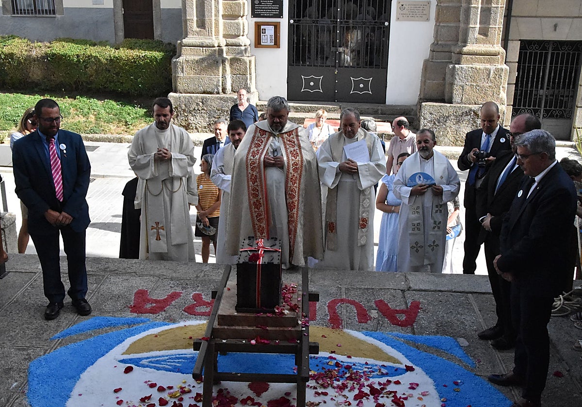 Multitudinaria recepción de los restos de la venerable Aurora Calvo en ...