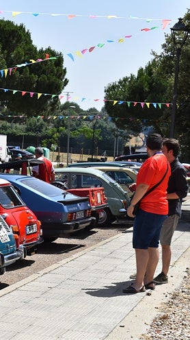 Concentración de coches clásicos en Carrascal de Barregas | La Gaceta ...