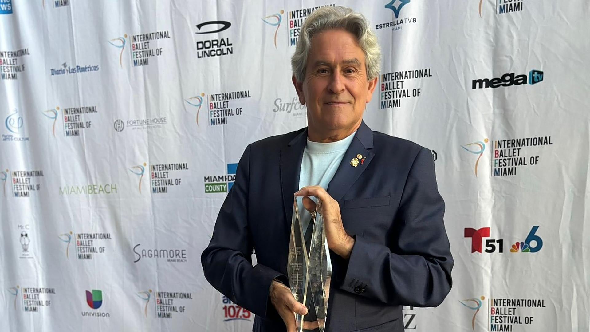 Distinción a Perfecto Uriel en Miami | La Rioja