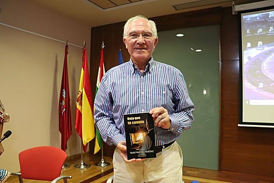 Mario Martínez presenta la colección de textos 'Deja que te cuente ...