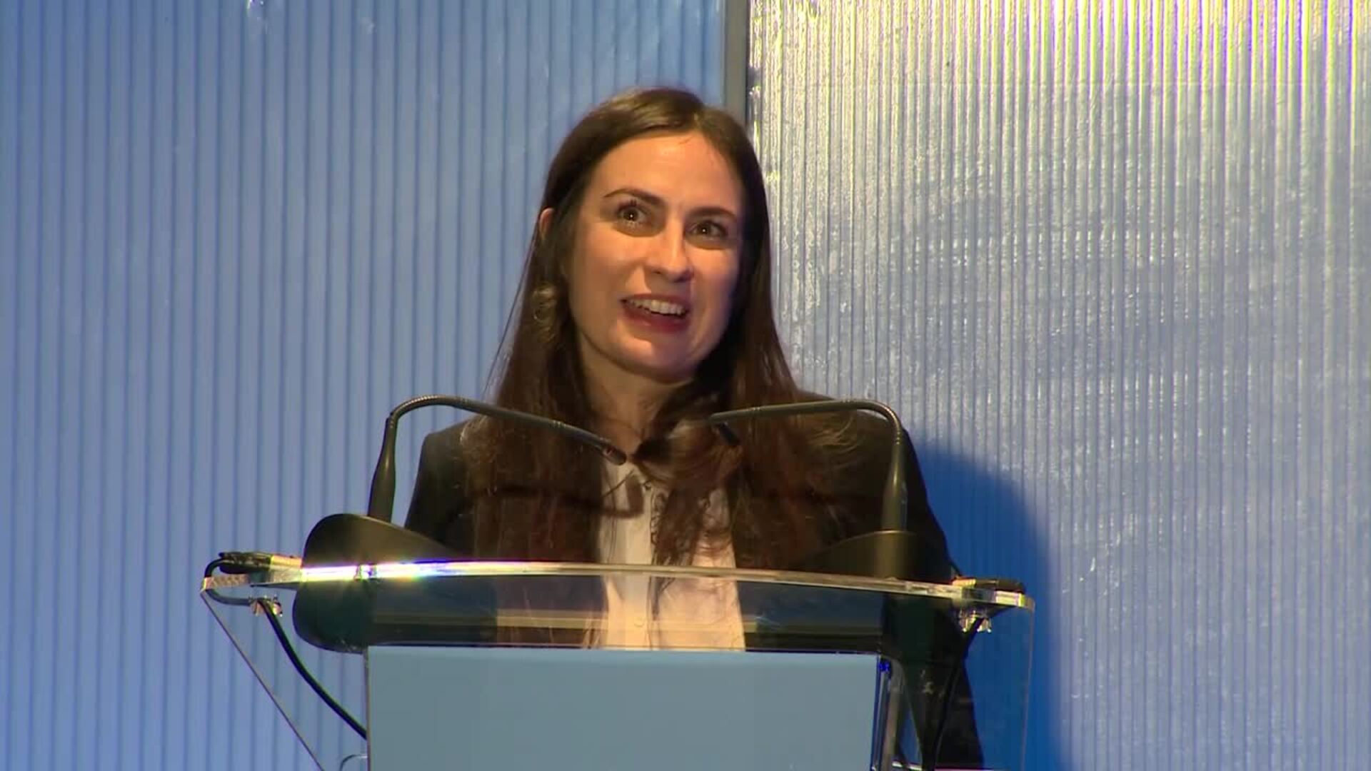 María Sánchez recibe "muy emocionada" el XLIV Premio Internacional ...