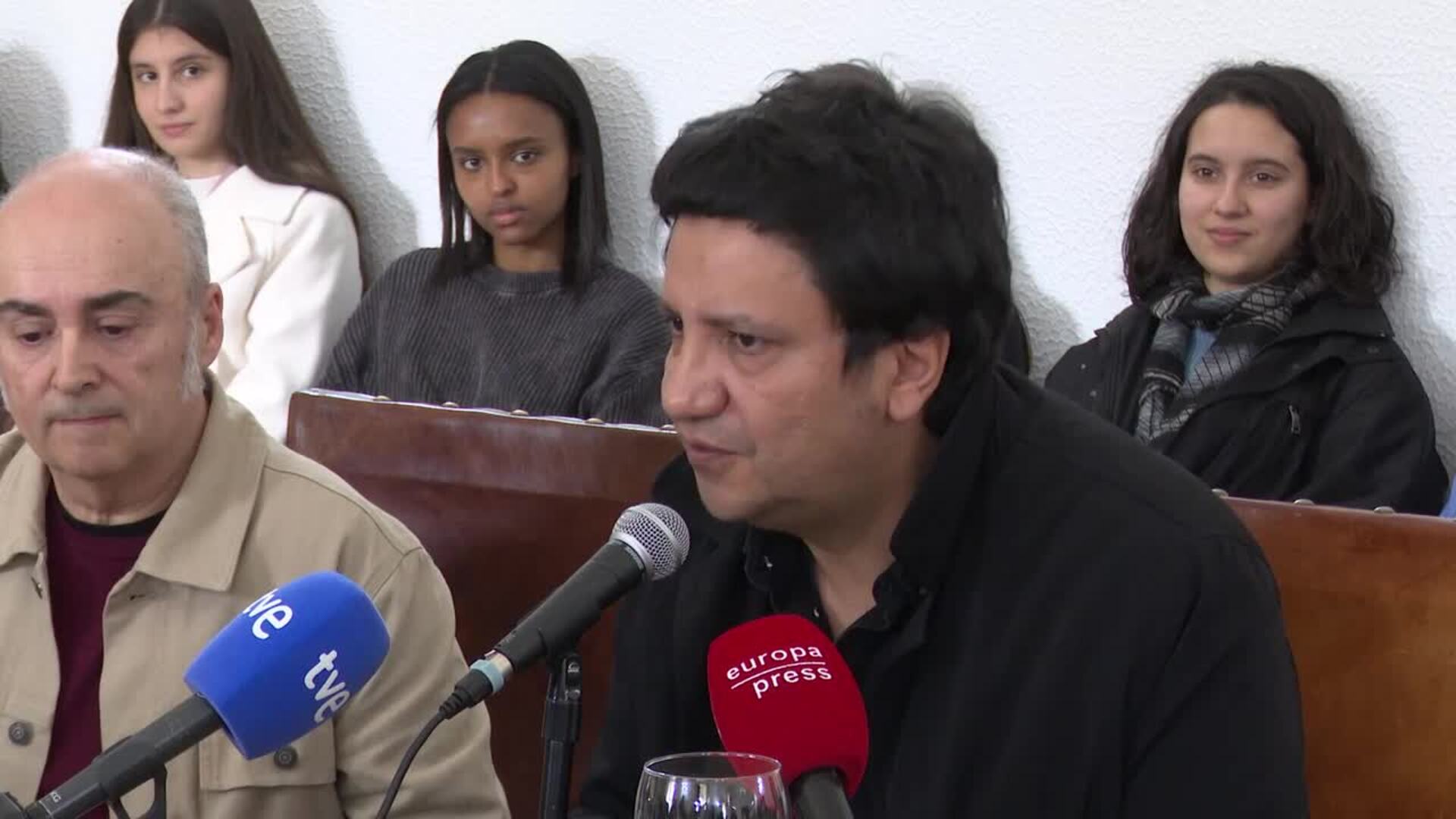 Maggie O'Farrell, Alejandro Zambra y Antón Riveiro, premiados del San ...