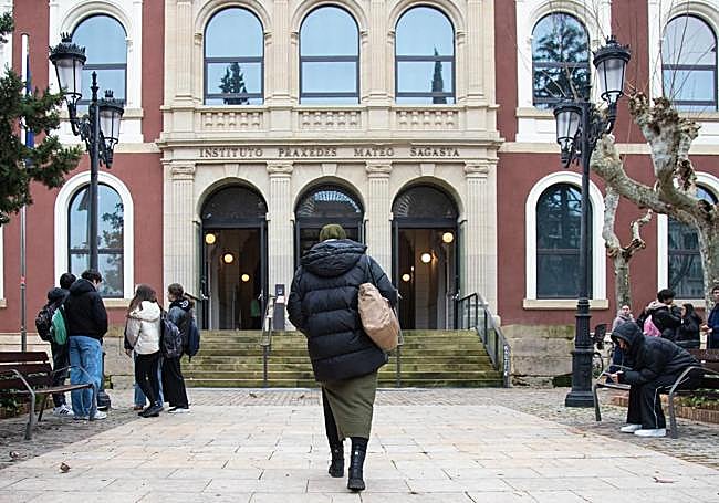 «Muchas chicas, si se permite, se van a volver a poner el hiyab» | La Rioja