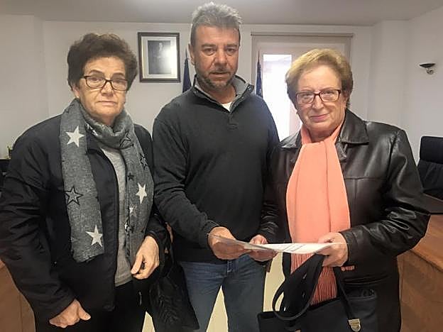 Dona la retribución de los plenos para Cáritas | Las Provincias