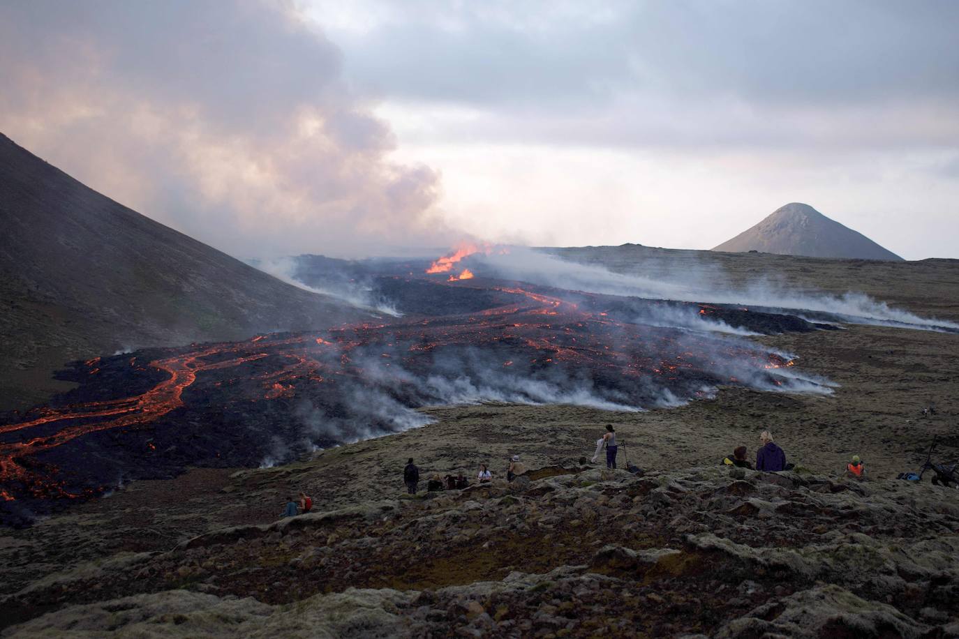 Las impactantes imágenes de la erupción del volcán islandés Litli ...