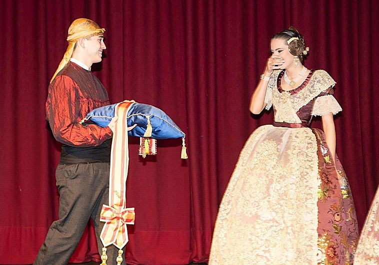 La historia de amor de la fallera mayor de Valencia 2024 | Las Provincias