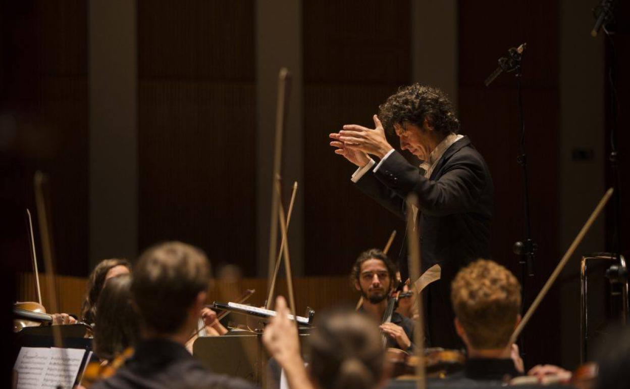 Valencia enseña a dirigir una orquesta | Las Provincias