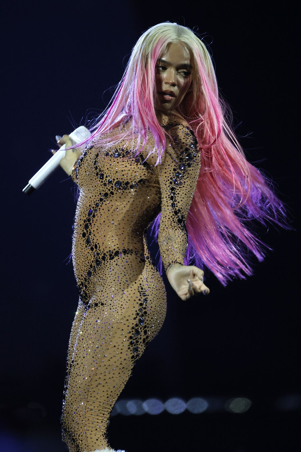 Karol G arrasa en el Bernabéu | Las Provincias