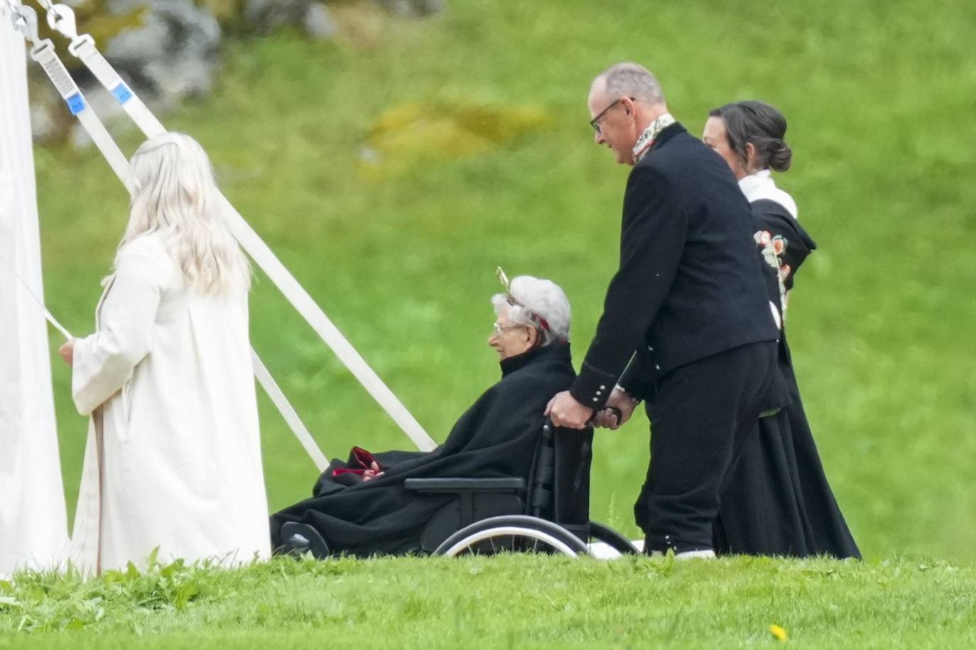 La estrambótica boda de Marta Luisa de Noruega y Durek Verrett | Las ...