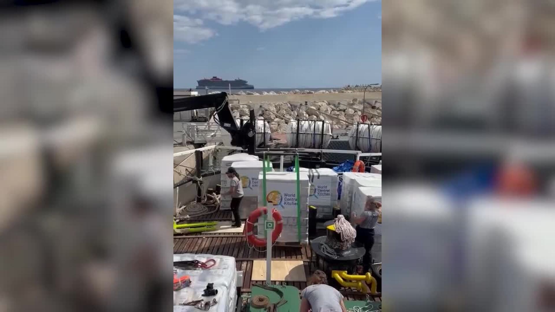 Zarpa el primer barco de la ONG Open Arms con 200 toneladas de comida ...