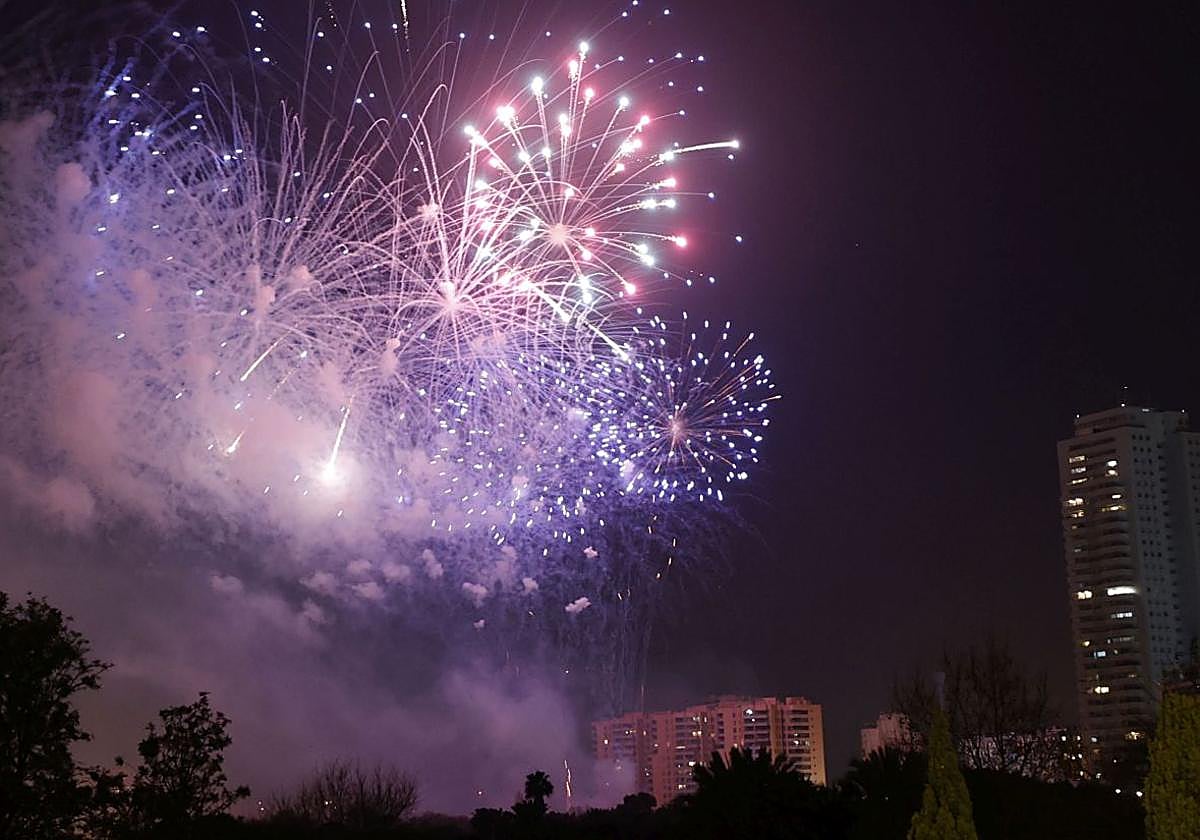 Castillos de fuegos artificiales de Semana Santa hoy en Valencia ...