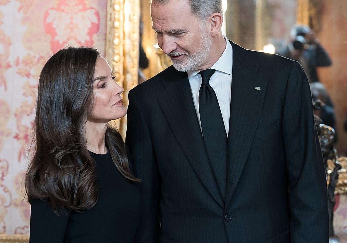 Letizia, de luto riguroso por la muerte del Papa en el almuerzo por el ...